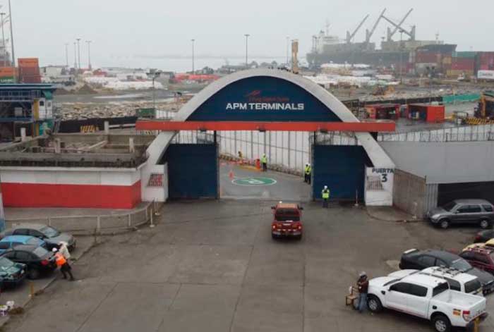 APM Terminals Callao recibe por primera vez una nave de la naviera ZIM ...