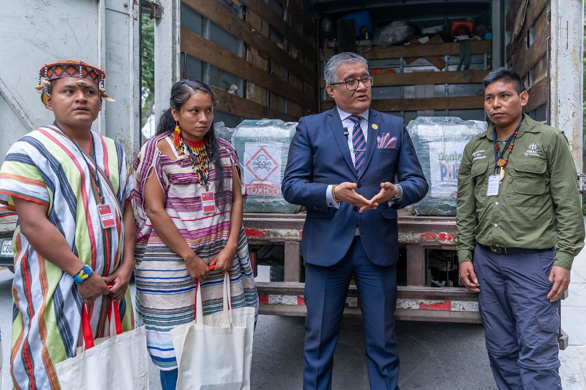 Comunidades nativas lideran campaña para proteger sus ríos recolectando ...